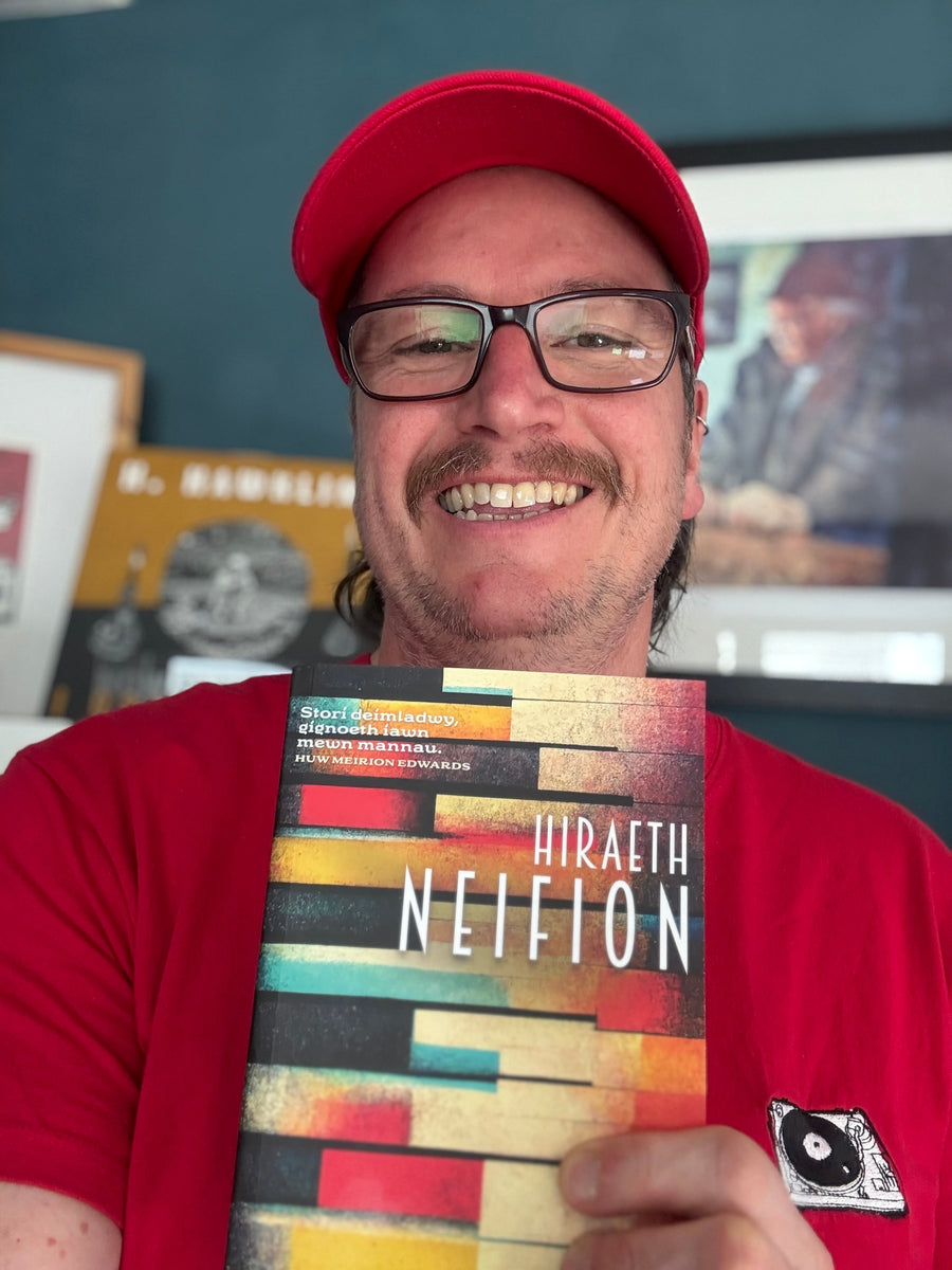 Adolygiad o Hiraeth Neifion – Gwasg Carreg Gwalch